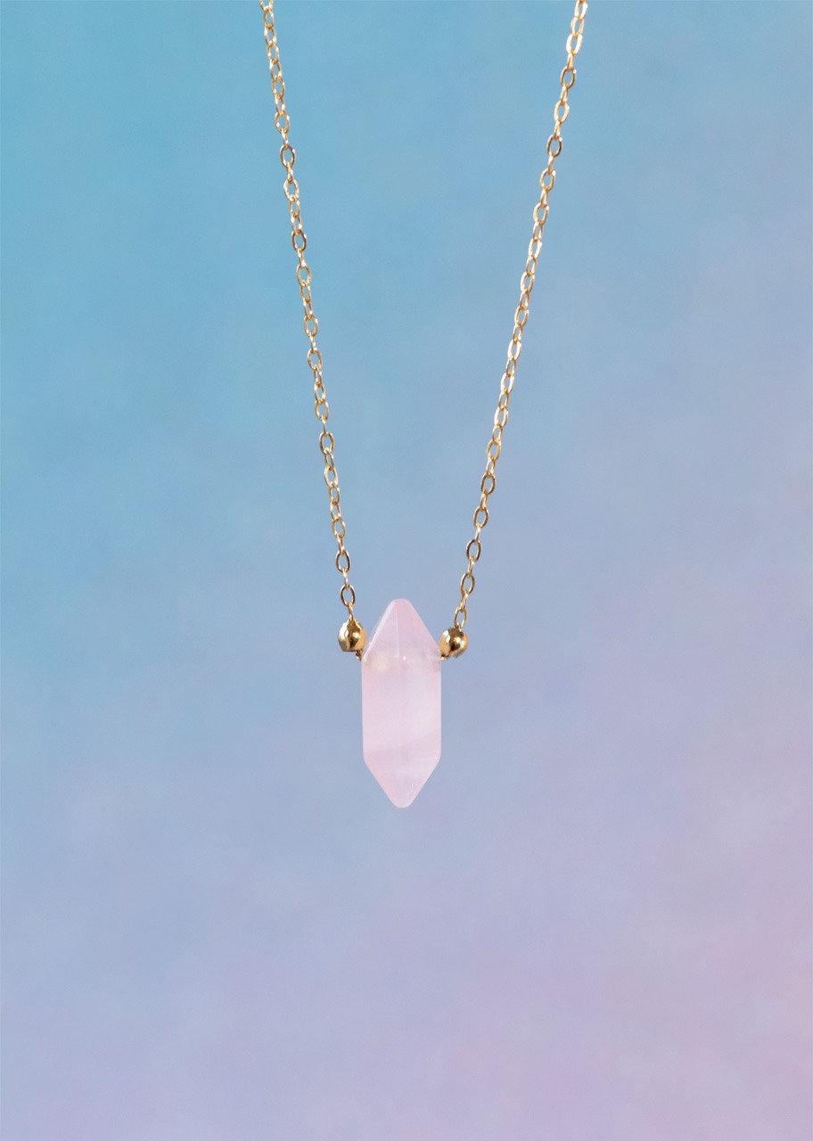 Collar Cuarzo Rosa La Perla con Arreglo de Lily y Claveles