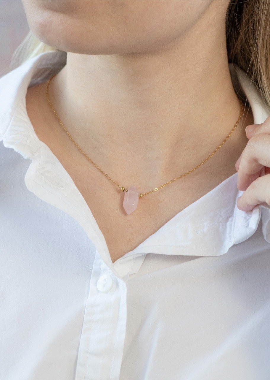 Collar Cuarzo Rosa La Perla con Arreglo de Lily y Claveles