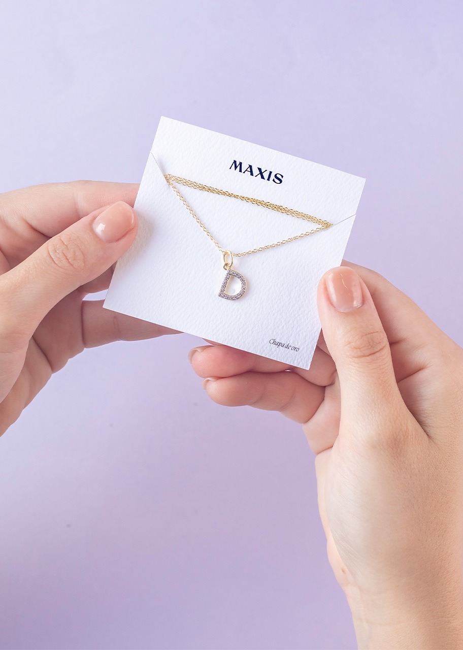 Collar con inicial D