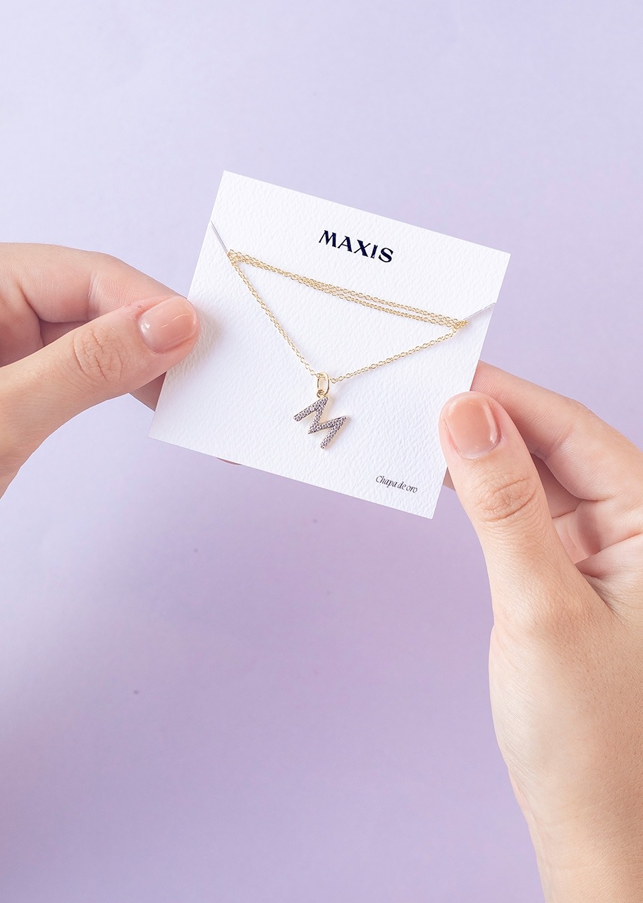 Collar con inicial M