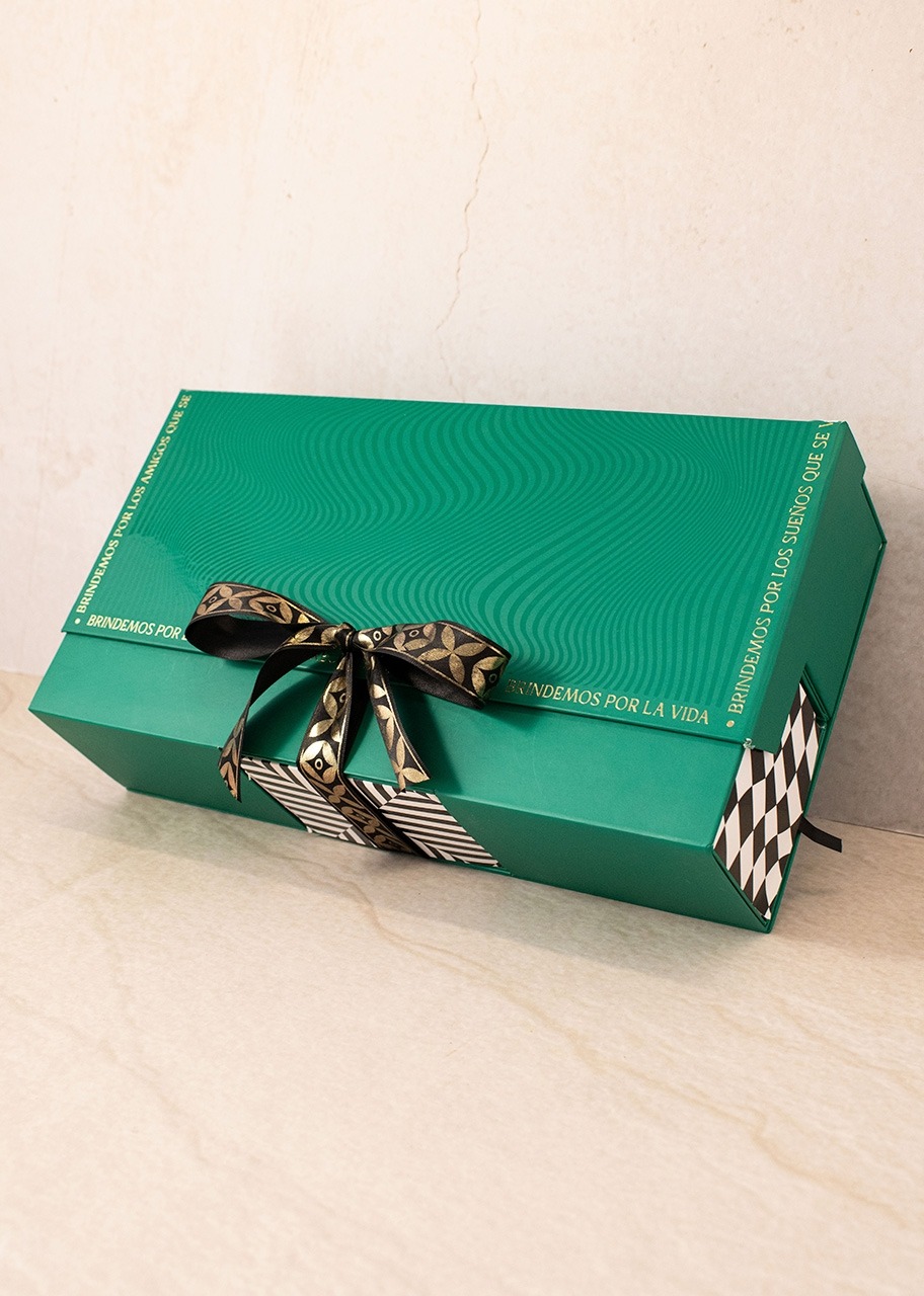 Tequila Dobel Diamante con Botanas
