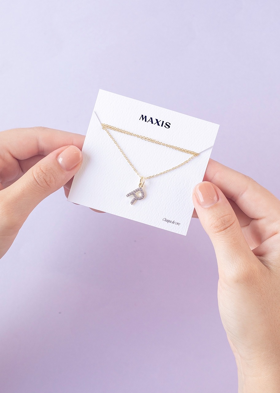 Collar con inicial R