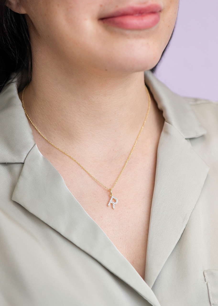 Collar con inicial R