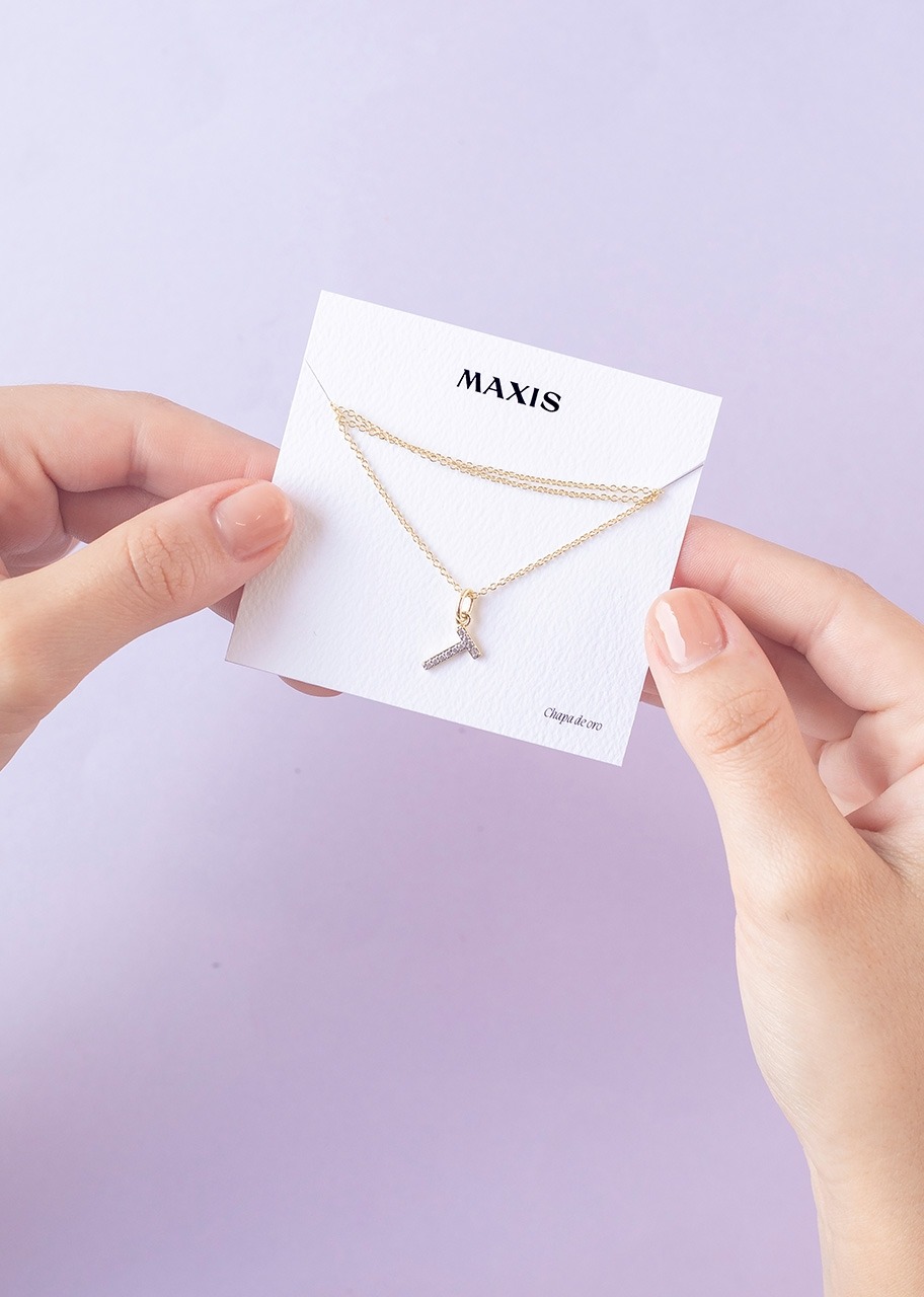 Collar con inicial T