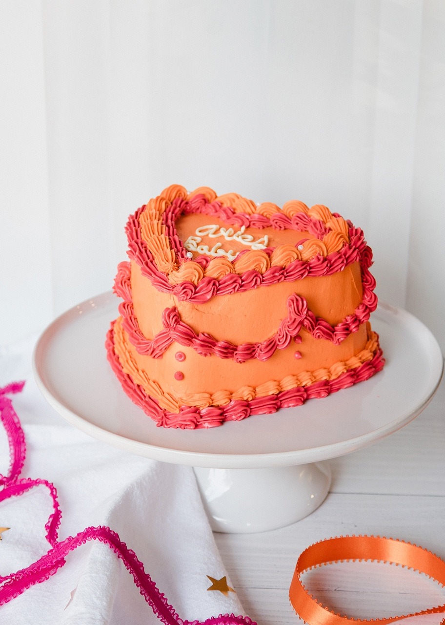 Kit Aries con Pastel Florence, Flor y Vino