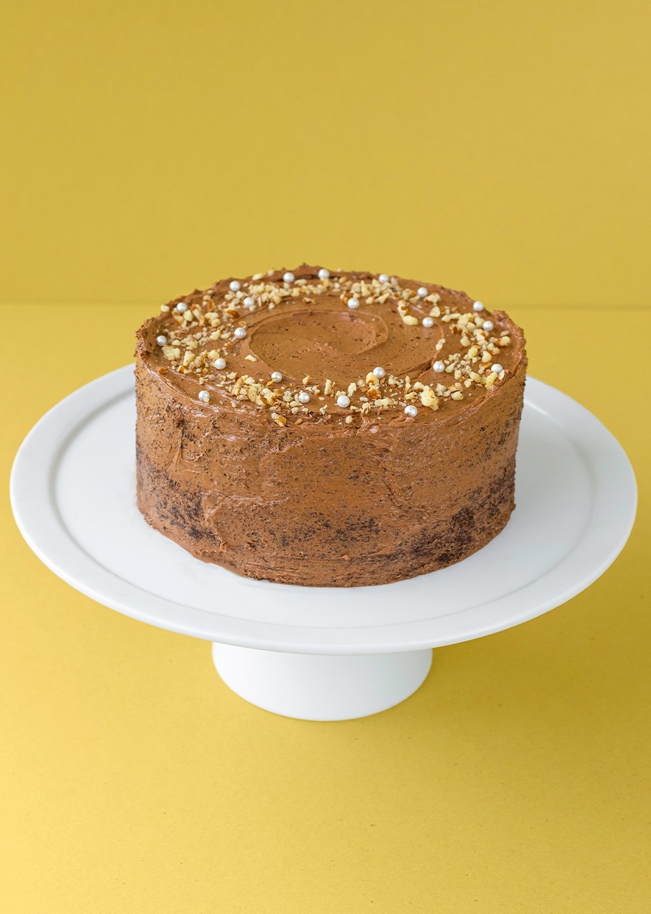 Pastel Chocolate Mediano con 12 Rosas