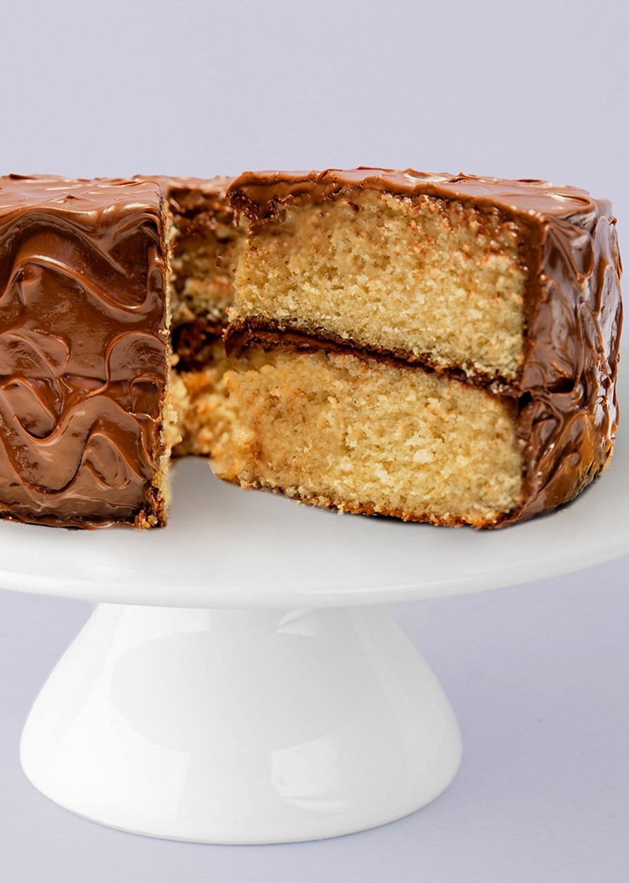 Pastel Nutella con Jarrón de Gerberas Amarillas