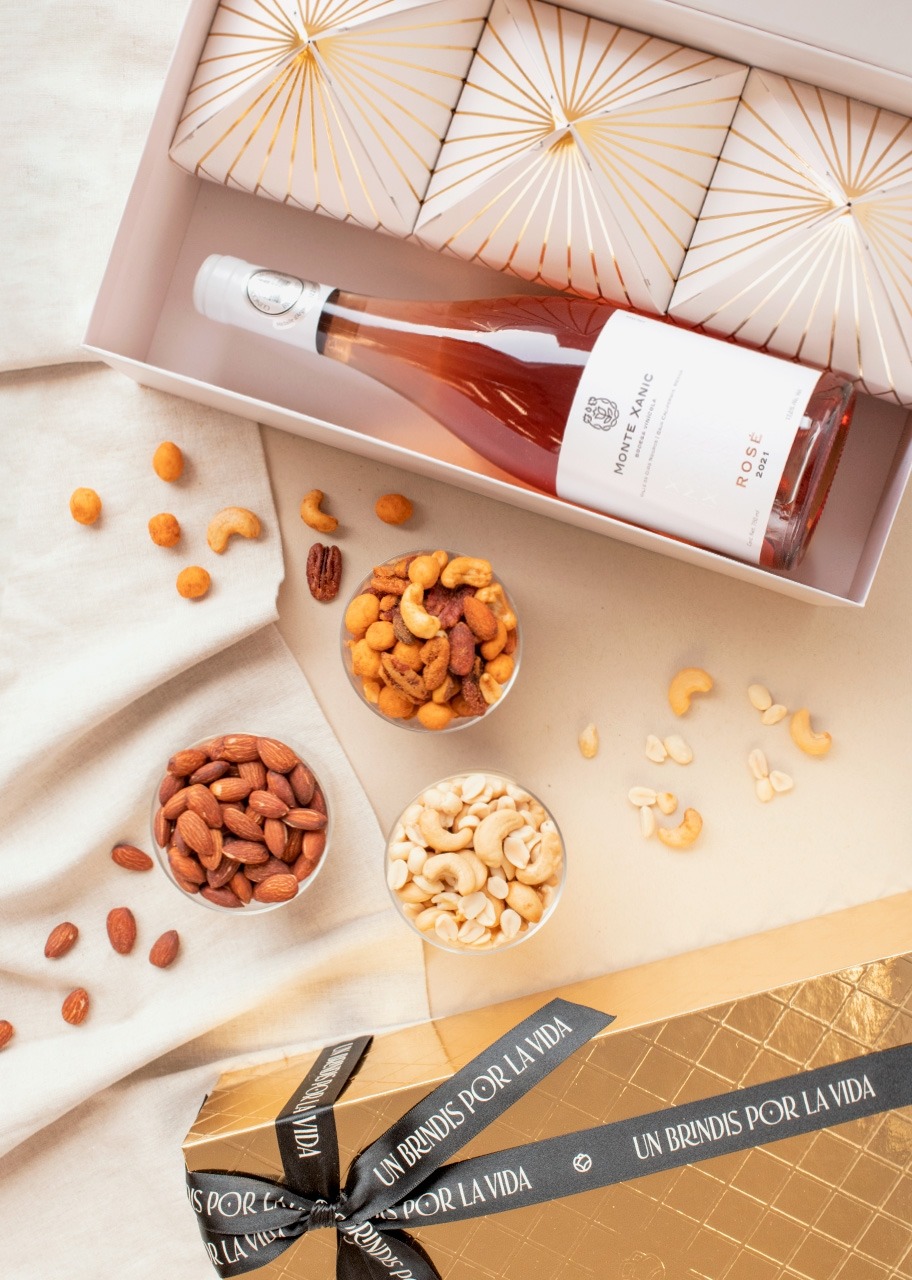 Personalizado Vino Rosé Monte Xanic con Botanas