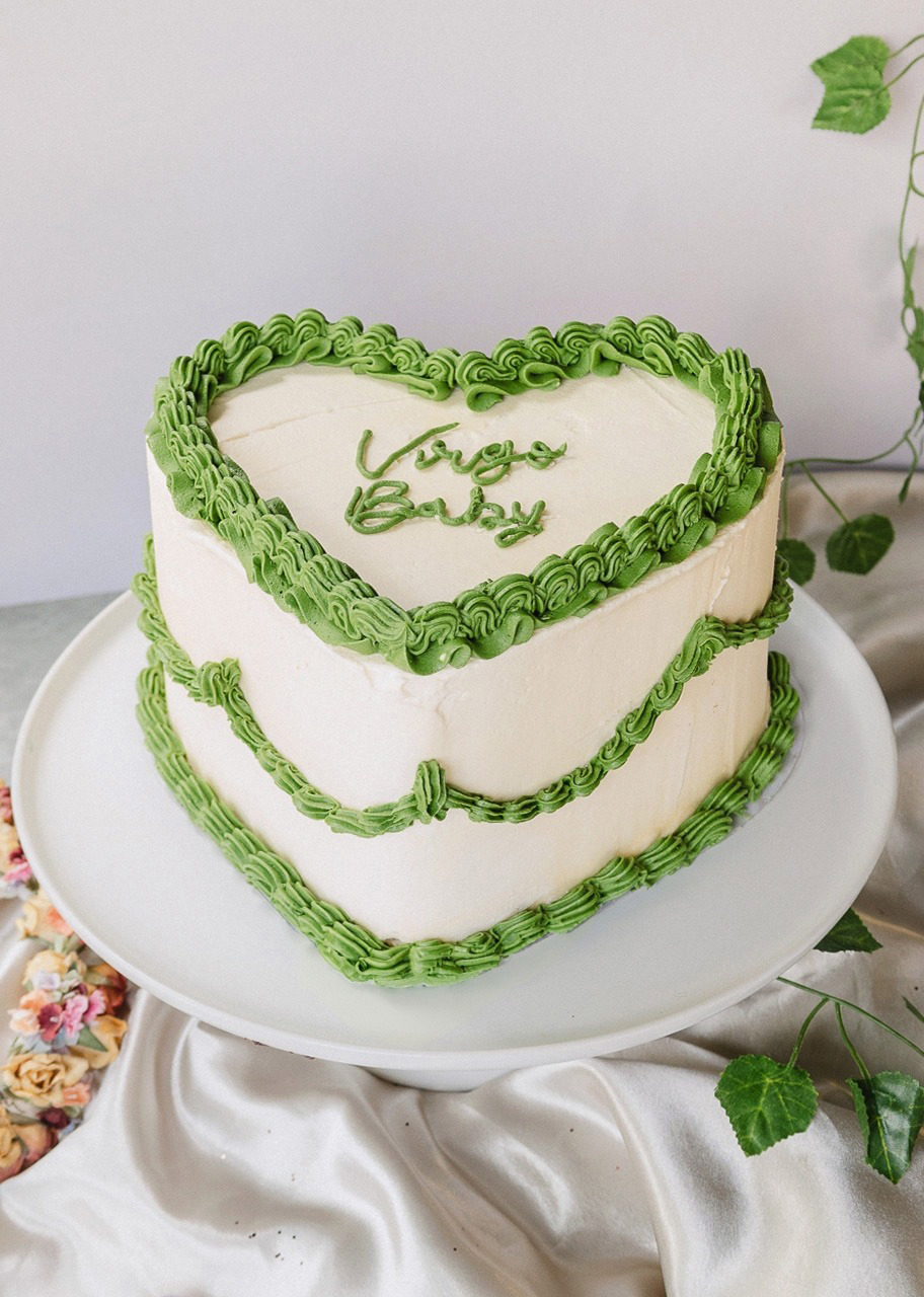 Regalo Virgo con Flores, Pastel y Vino