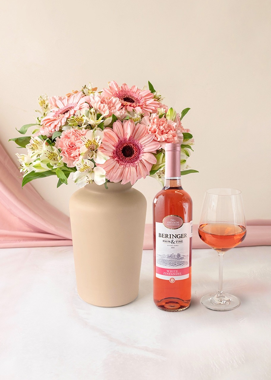Vino Rosado Beringer con Arreglo floral